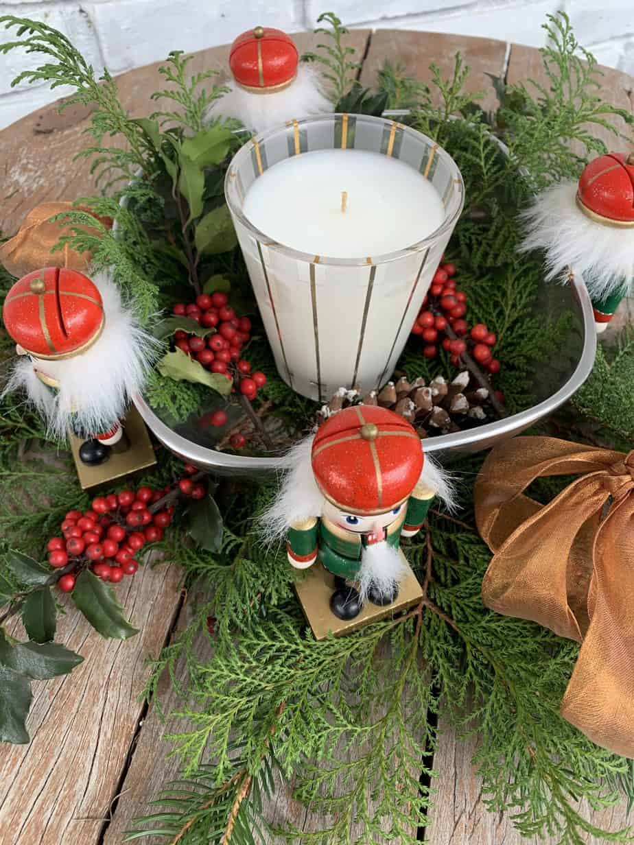 How to Make a Christmas Centerpiece in 15 minutes - Suburbs 101