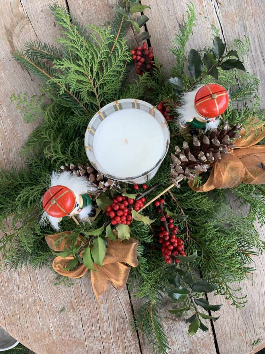 How to Make a Christmas Centerpiece in 15 minutes - Suburbs 101