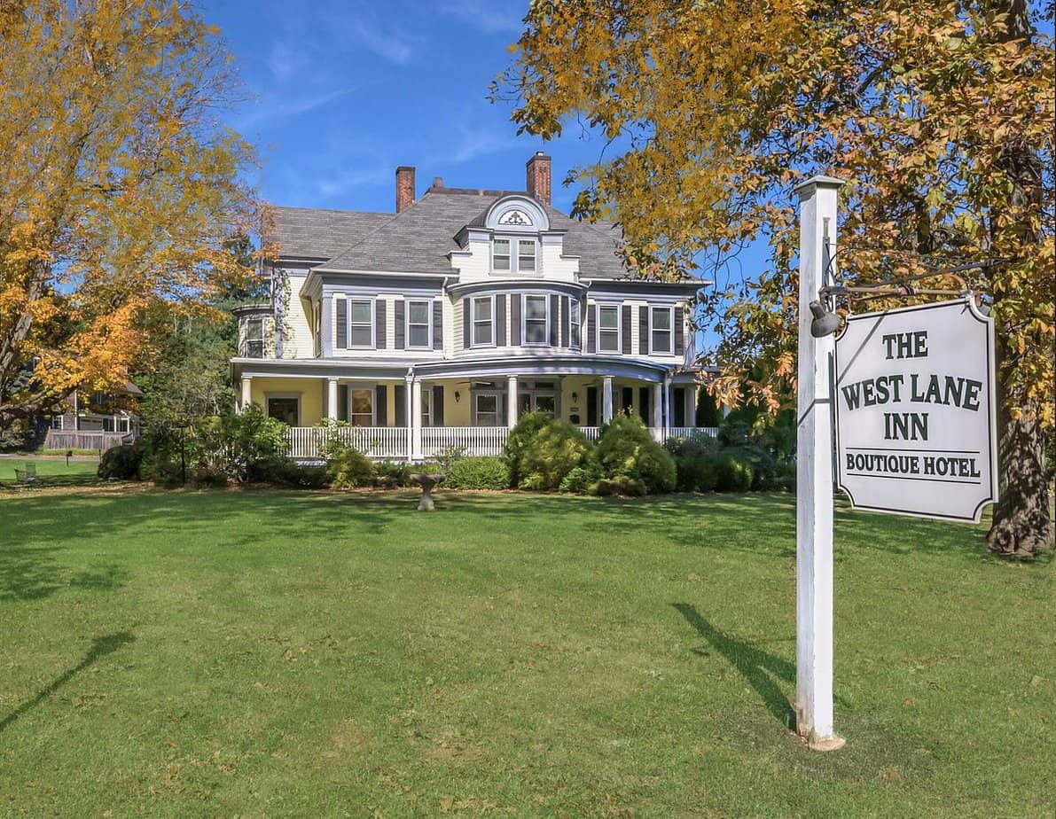 Real Life Towns that are Like Gilmore Girls Stars Hollow (pictures ...
