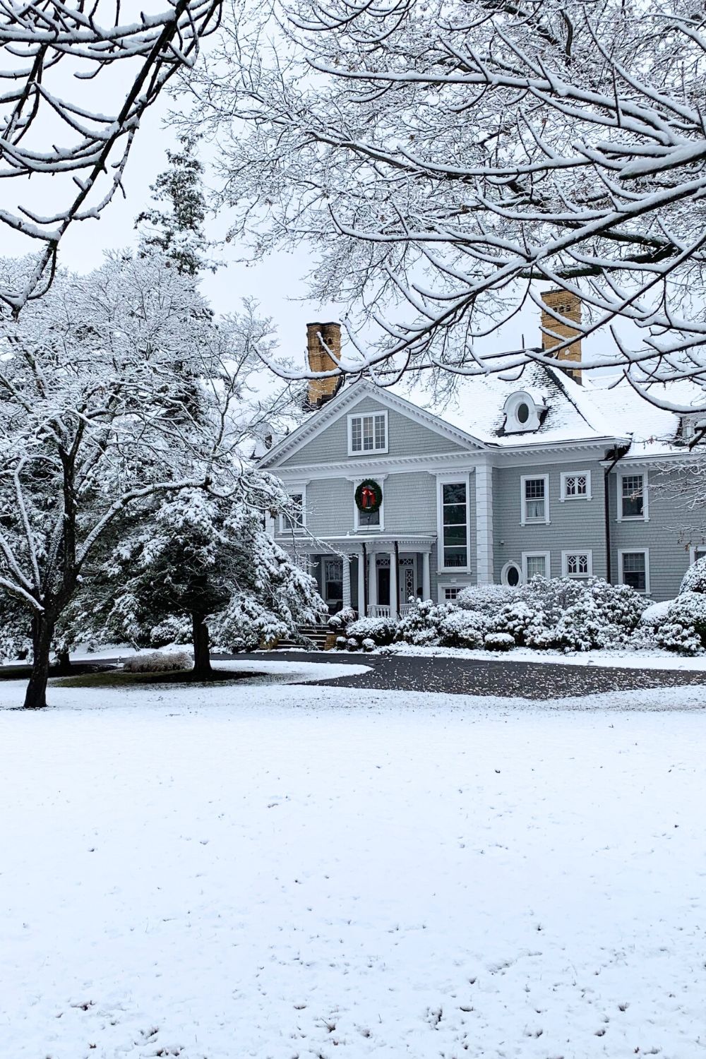 12 Simple Outdoor Christmas Decoration Ideas - Suburbs 101