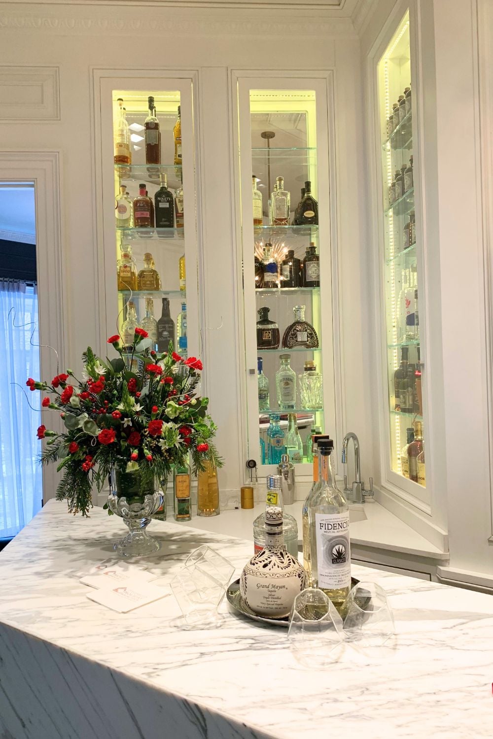 12 Extravagant Butler's Pantry Only Found in Multi-Million Dollar Homes ...