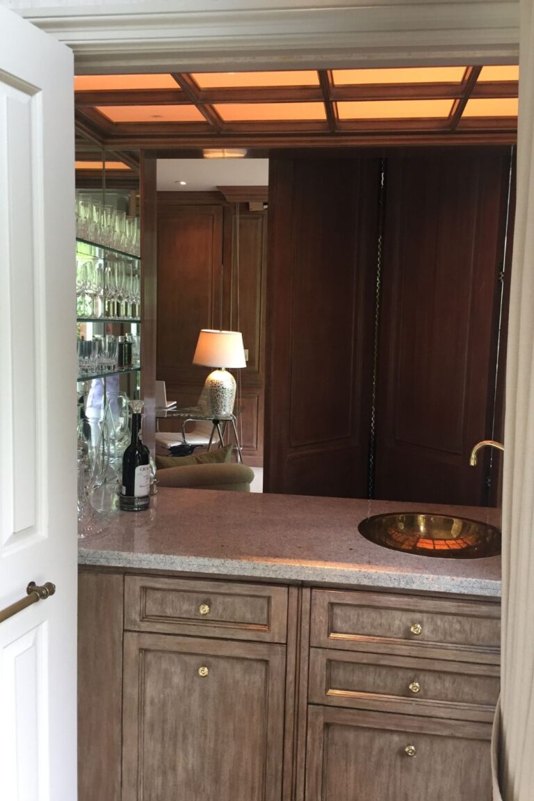 12 Extravagant Butler's Pantry Only Found in Multi-Million Dollar Homes ...