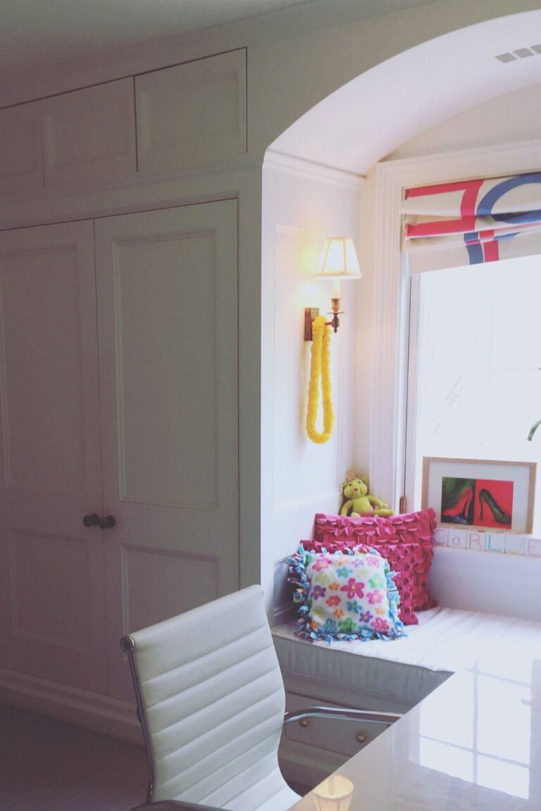16 Window Seat Designs for Curling Up with a Good Book - Suburbs 101
