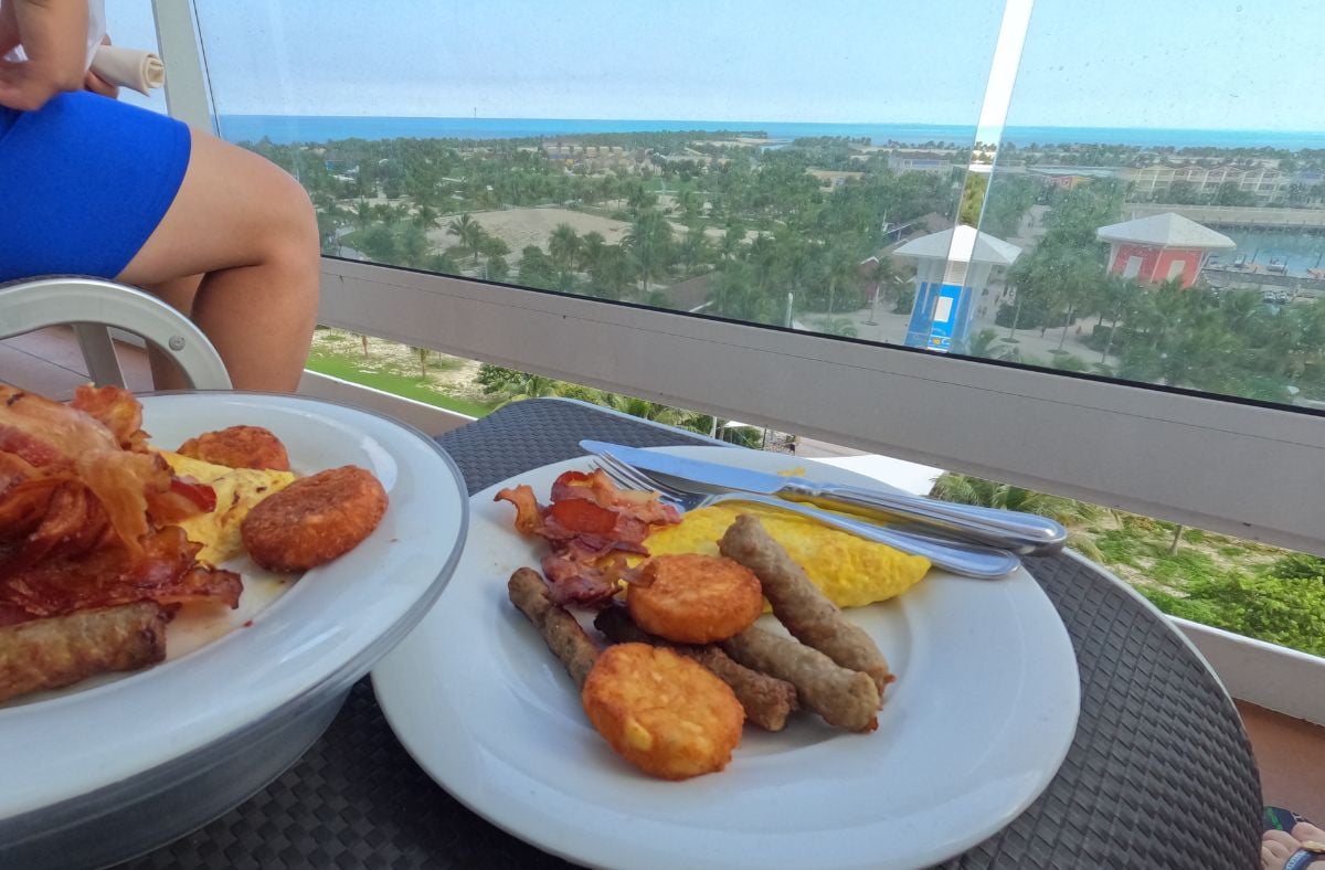 14 Best and Worst Foods to Eat on Cruises - Suburbs 101